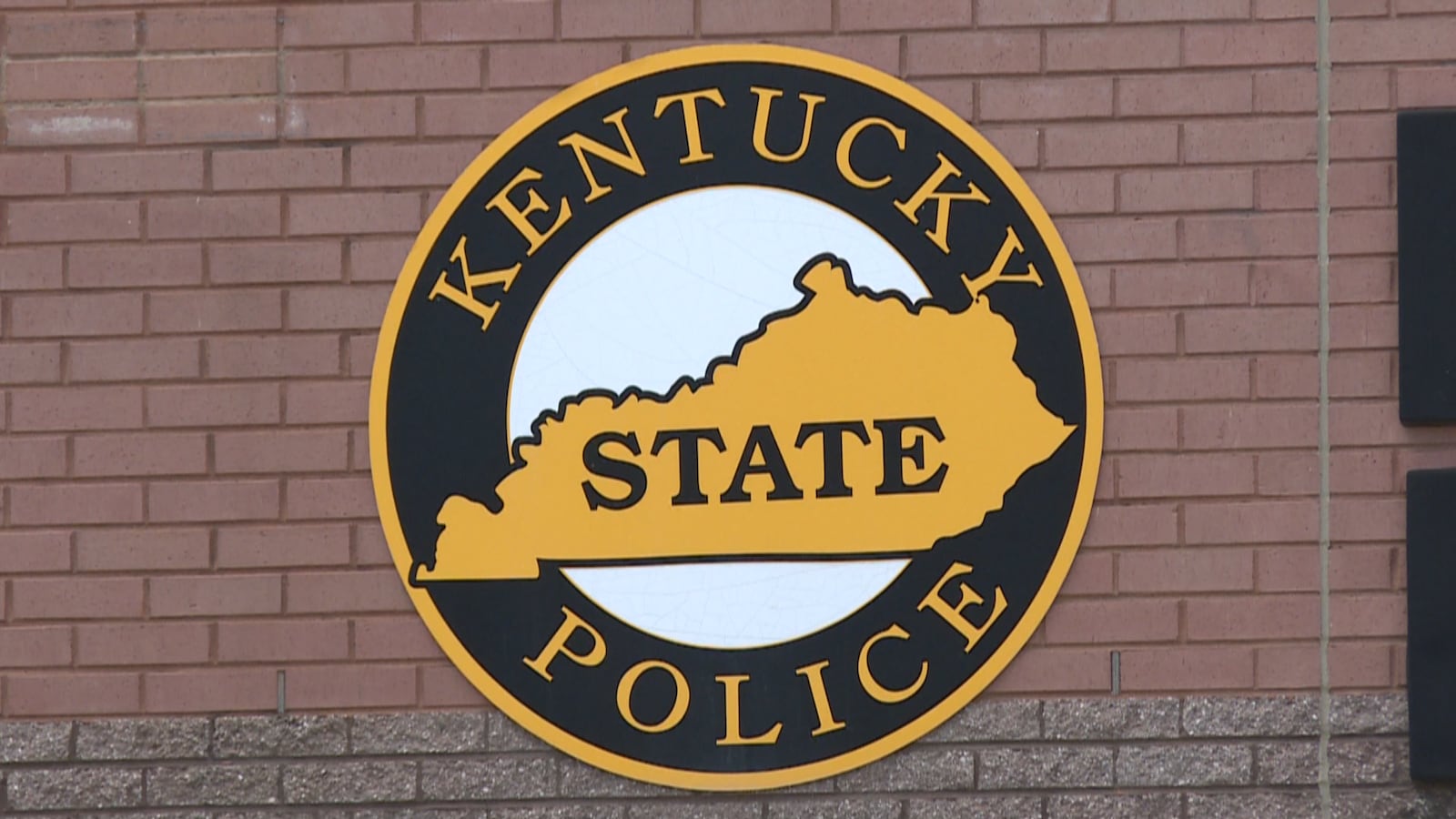 Semi-truck driver killed after rollover crash in Kentucky Semi-truck driver killed after rollover crash in Kentucky